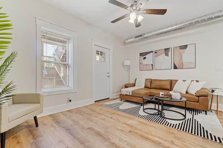 Stylish Retreat | 2br Near Frick Park, Dining - Turtle, West Mifflin
