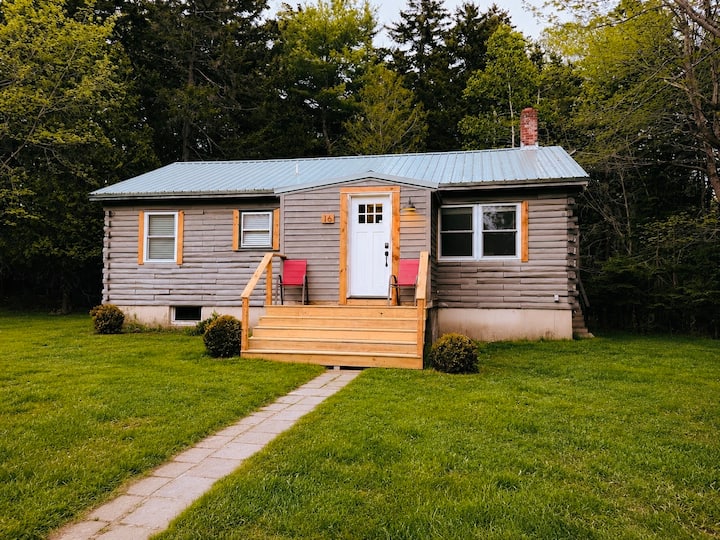 Quietside Cabin, Downtown Southwest Harbor, Acadia - Bar Harbor, ME