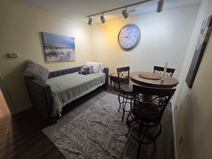 Quaint And Cozy Bnb - Carmel, IN