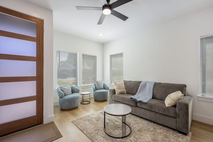 Stylish New Townhome | Old East Dallas | Fifa 2026 - Dallas, TX