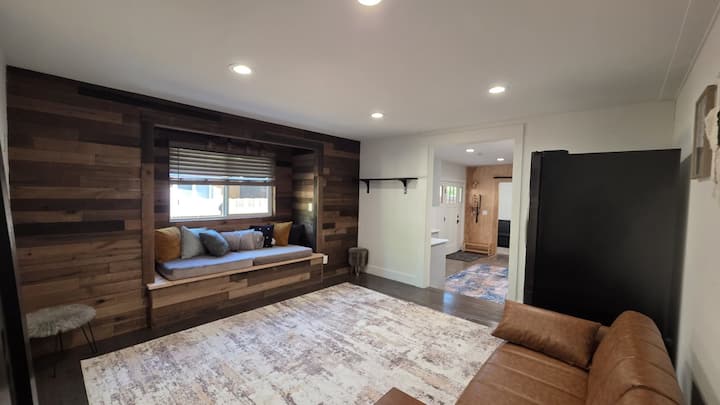 Modern Seattle Escape • Private 2 Bed Retreat - 迪摩因市