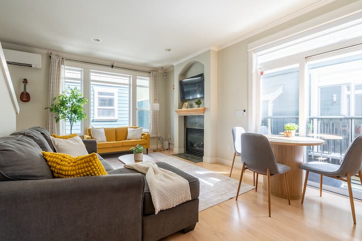 Warm Capitol Hill Townhome Near Light Rail With Ac - Seattle, WA