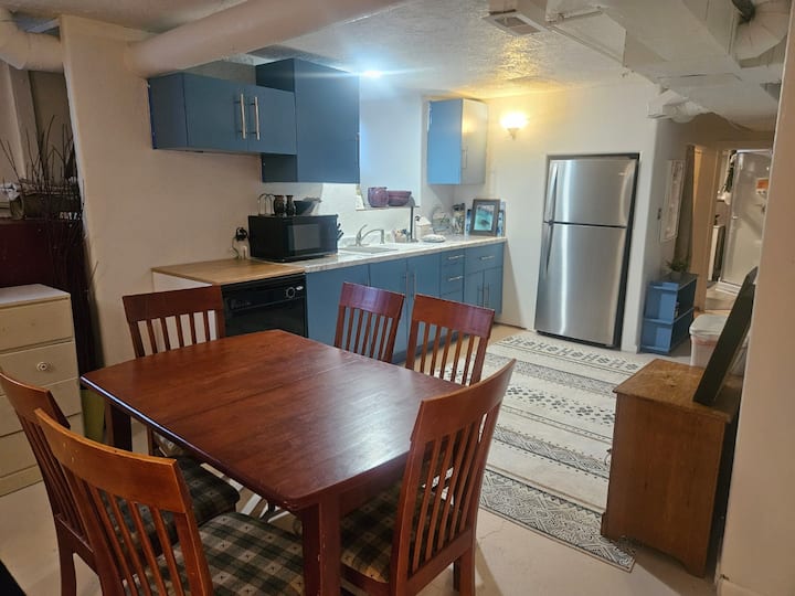 Cozy 2br Retreat | Hot Tub, Bbq & Fire Pit - Salt Lake City, UT