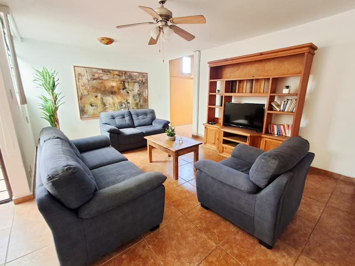 Acogedora Casa A Dos Cuadras De Andador Turistico - Mexico