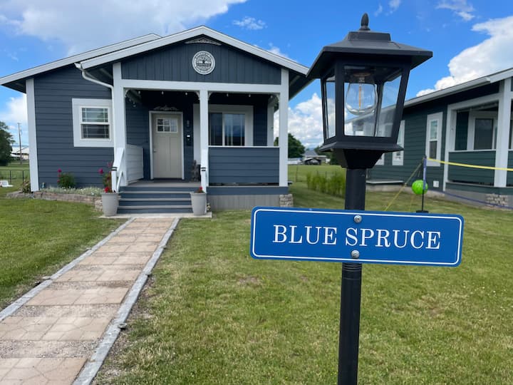 The Blue Spruce. Private, Cozy, Centrally Located - Kalispell, MT