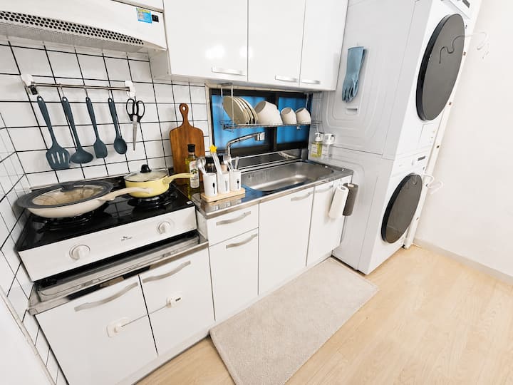 6월 오픈특가 | 신림·당곡역 도보 | 침대 3개 6인 | 넷플 | 홍대·강남·명동 30분 - Seoul