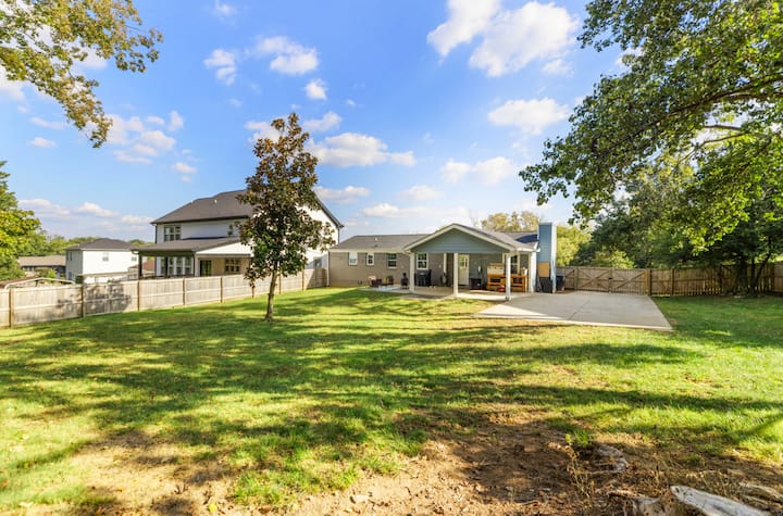 Single Family Home In Nashville - Brentwood, TN