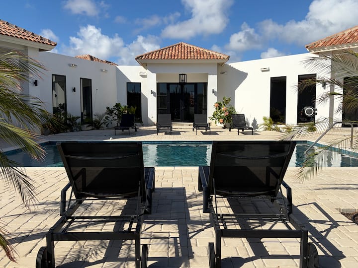Villa Warawara - Luxury - Pool • 4 X Bed + Bath - Aruba