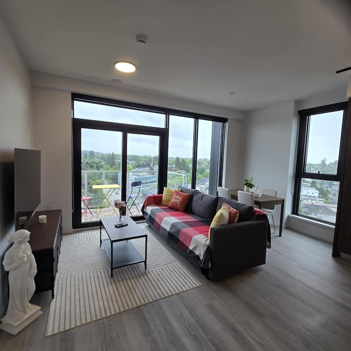 Stunning Modern 2br Condo With Ac - Burnaby