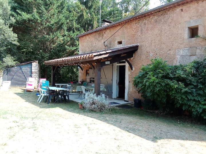 Maison En Pierre, Sur Un Parc De
Plein Pied - Biron