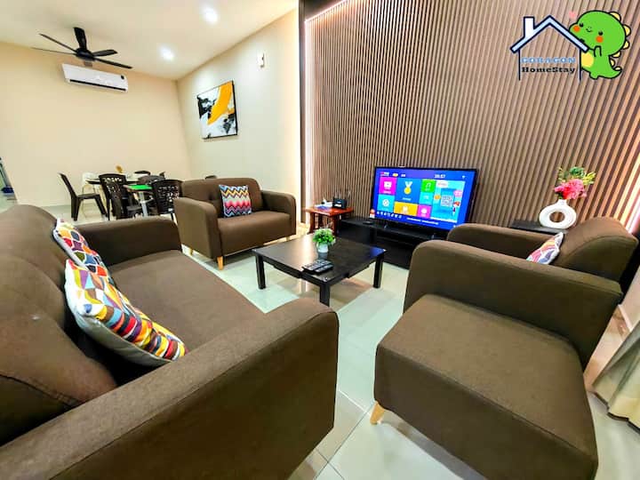 Mount Austin Residence 4br Double Storey  10-12pax - Masai