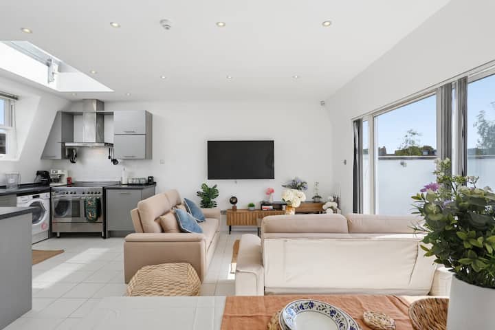 Quiet 3br 2 Bath Luxe Duplex W/ A/c + Free Parking - London