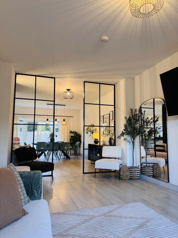 Stunning New Build | Sleeps 9 | Bbq | Fast Wifi - St Albans, UK