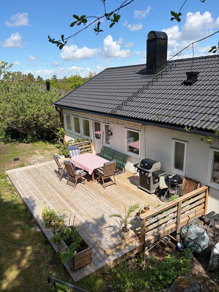 Hus Vid Långsjön I Stuvsta-snättringe - Stockholm