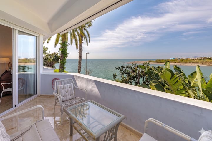 Vintage Dream By The Sea Ii: Direct Beach Access - Sotogrande