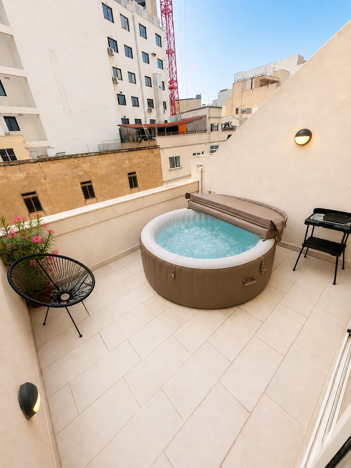 Luxury Jacuzzi Stay In Paceville Central - Malta