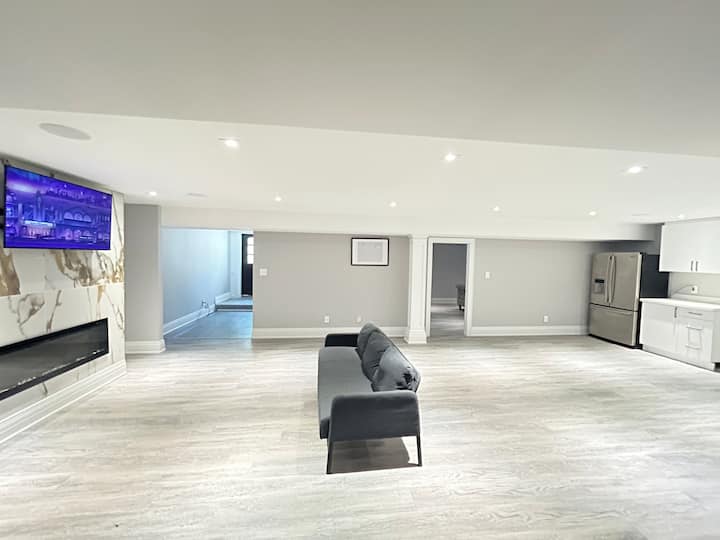 Spacious 2 - 3 Bedroom Ideal For Descent Gathering - Bolton