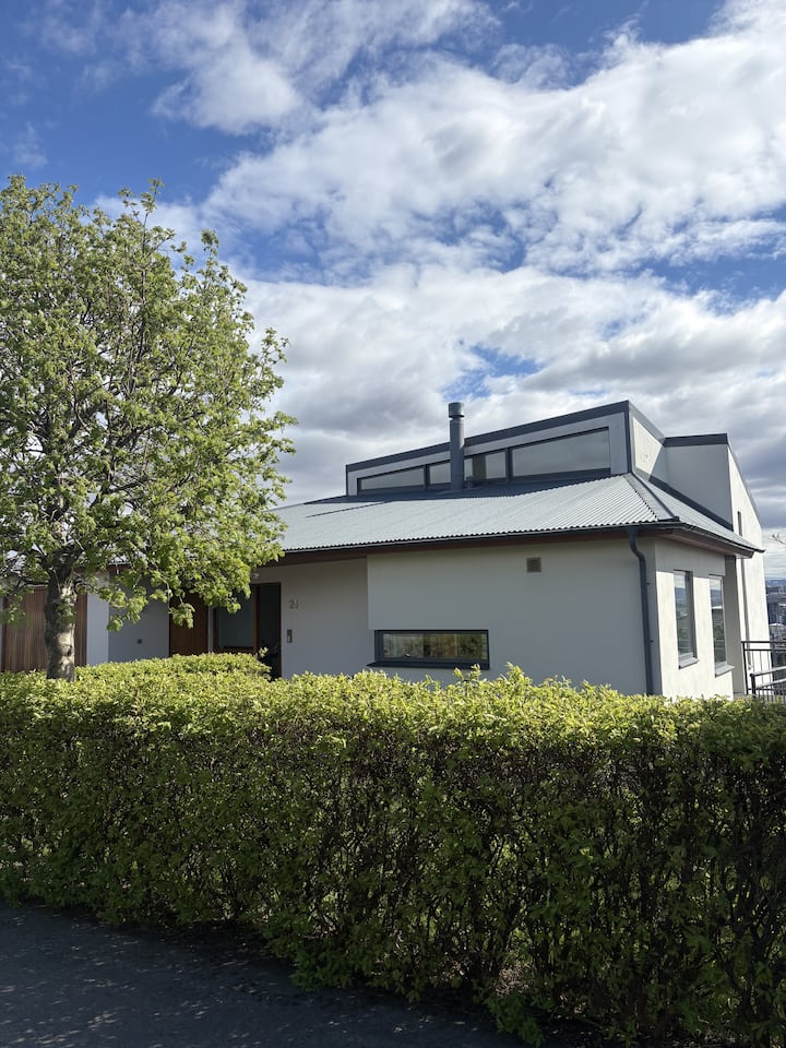 Comfortable Home With Hot Tub In The Capital Area - Reykjavík