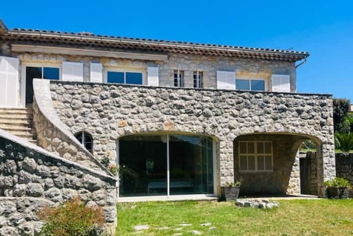 Le Clos De Carles
Appartement De Charme Dans Villa - Vence