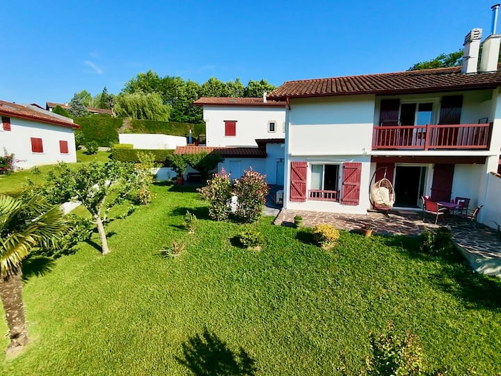 Maison Mitoyenne Au Charme Basque - Urrugne