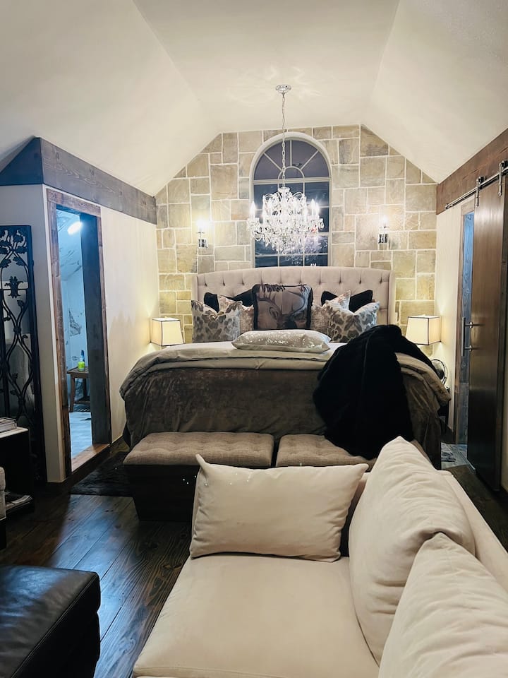 The Deer Stand-the Loft At Carter Creek Ranch - Stagecoach, TX