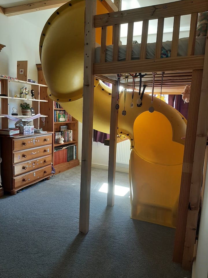 A Family Home In The Centre Of The Uk. - Preston