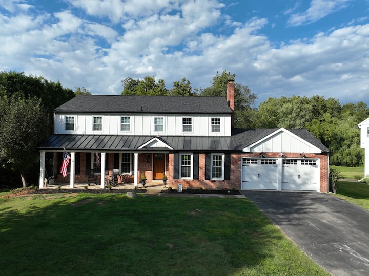 Newly Renovated Home 3400 Square Feet On One Acre! - Media, PA