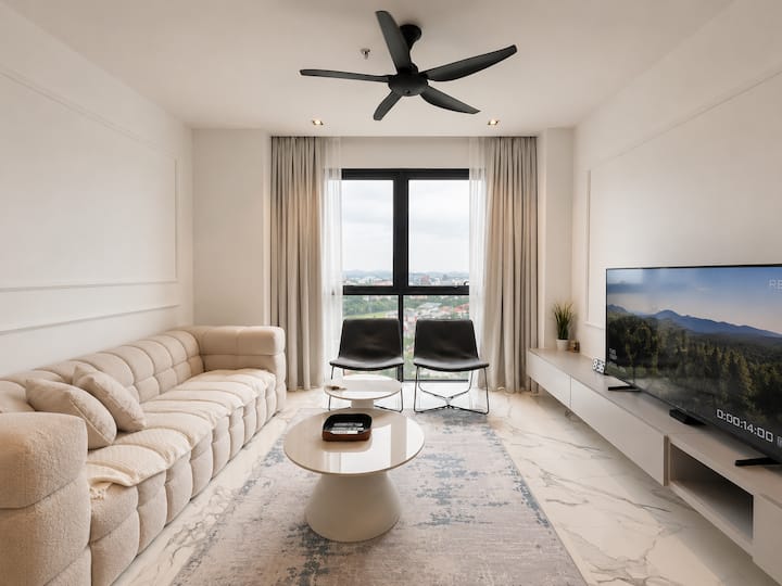 Modern Luxe Suite @ Lumi Tropicana | 3br Balcony - Petaling Jaya