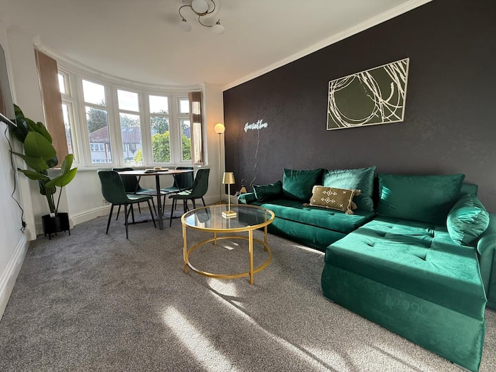 Emerald Manor / Free Parking / Free Wifi - Solihull