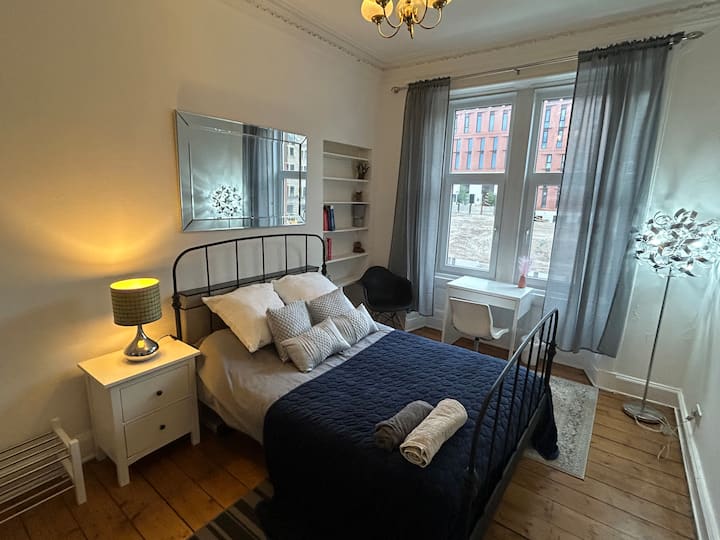 Beautiful Apartment In A Wonderful Location - Paisley