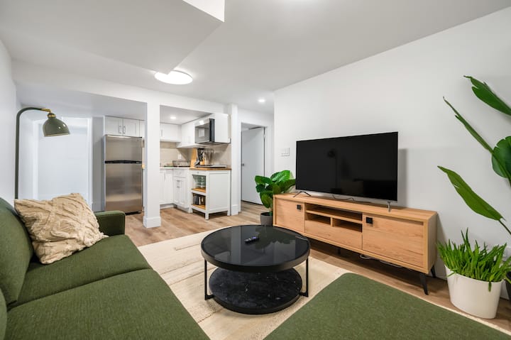 Private 3br Suite In Prestigious Point Grey - Vancouver