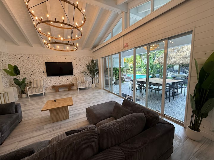 Modern 6br/4ba Hollywood Oasis | Near Beaches - Hollywood, FL