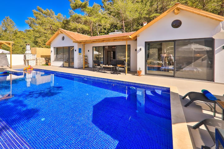 Doğa Manzaralı Havuzlu Lüks Villa Kaş Sarıbelen - Turkey