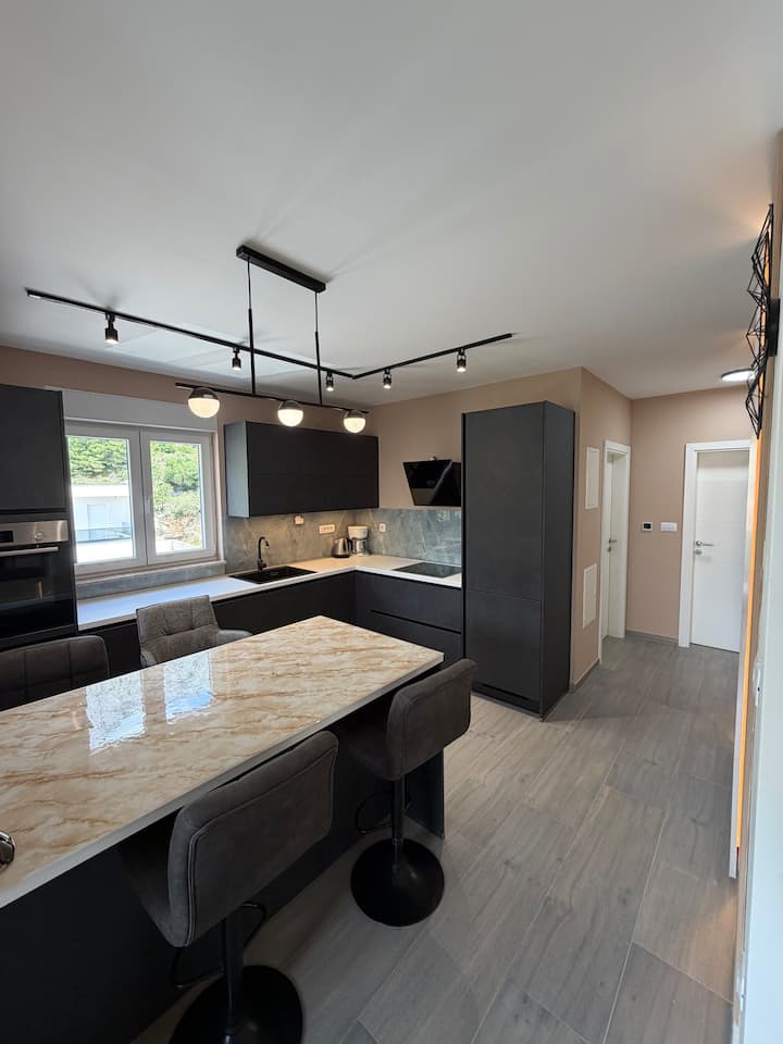 Luxury Ap With Swimmingpool, Terrace And Parking - Brela