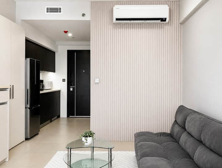 Chic & Cozy Unit At Aeon Towers- Abreeza Mall - Philippines