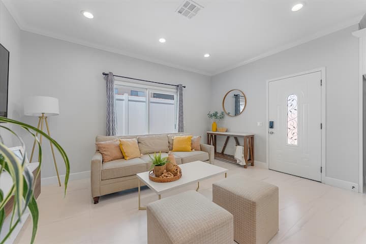 Stylish 2br + 2ba Garden Grove Home W/ Bbq Patio - Anaheim