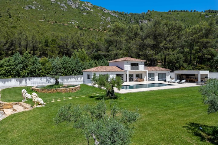 Villa Spacieuse Au Calme
Proche Cassis Castellet - Cuges-les-Pins