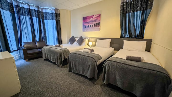 Cosy Stay At The Ascot Hotel - Blackpool