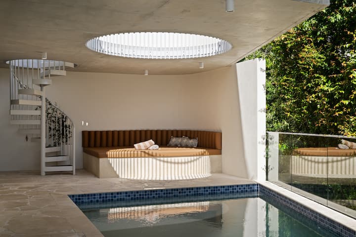 Oh So Suave - Spoil Yourself In Coolum Beach - Coolum Beach