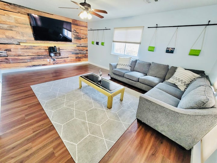Private Room Rental Spacious 3500 Sqft Home - Rowlett, TX