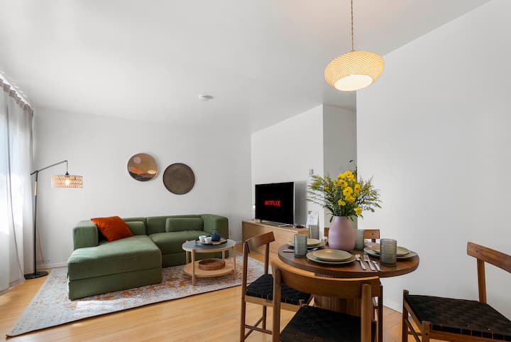 Cozy, Charming Home At Culver City Downtown - Culver City, CA