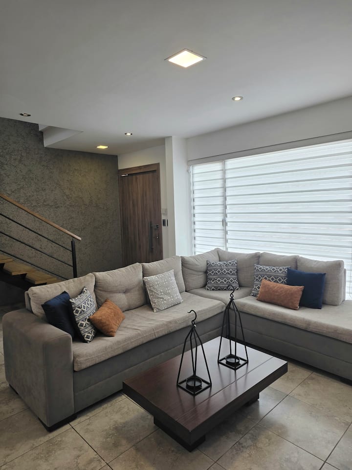 Casa Moderna, Lujo, 4 Bed, Mejor Ubicacion - Cuenca
