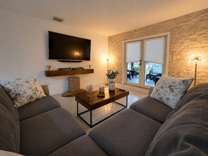 Stylish Miami Gardens Retreat W/ Free Parking - Miami Gardens