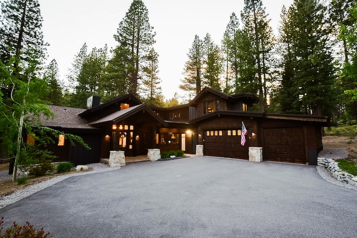 Grays Crossing Luxury Cabin W/ Spa & Putting Green - Truckee, CA