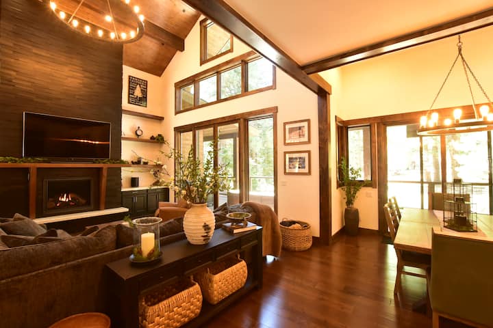 Basecamp Luxury Truckee Retreat In Grays Crossing - Truckee, CA