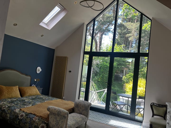 A Stunning Family Home In A Peaceful Setting - Highclere