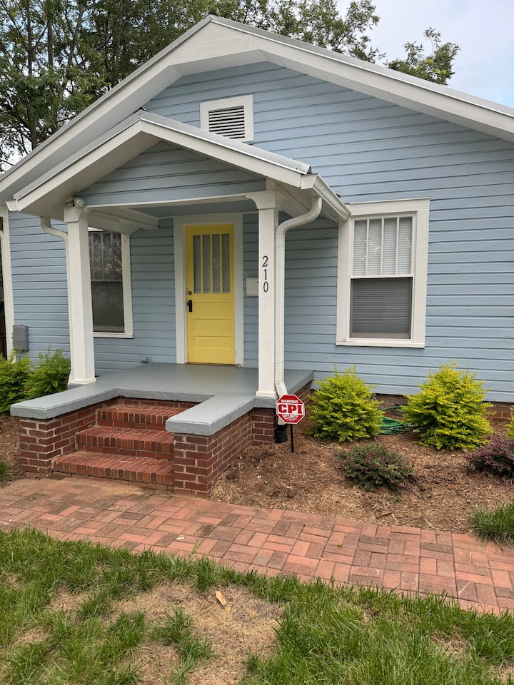 Historic Home With Modern Amenities In Mooresville - Mooresville, NC