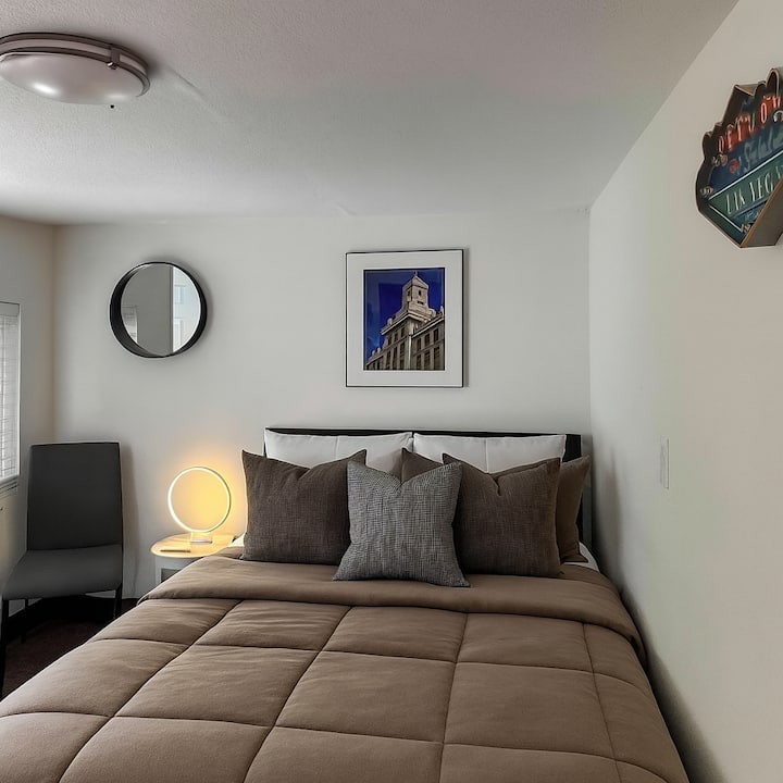 4ppl/top Location/parking/10min Airport - South Miami, FL