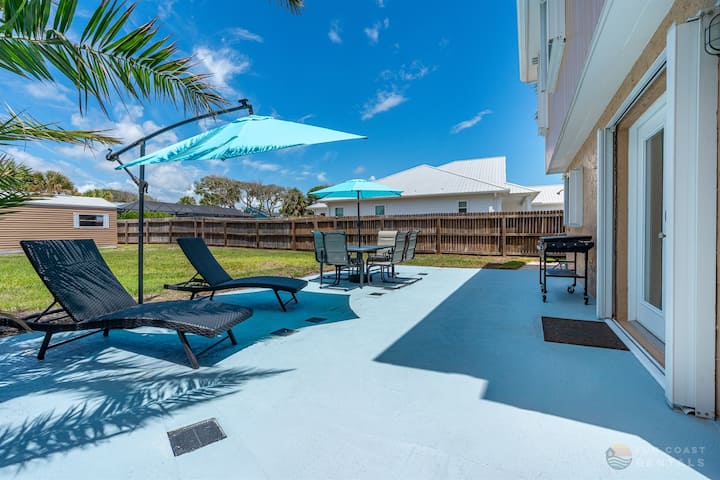 Dog Friendly House With Yard Steps From The Ocean! - New Smyrna Beach, FL