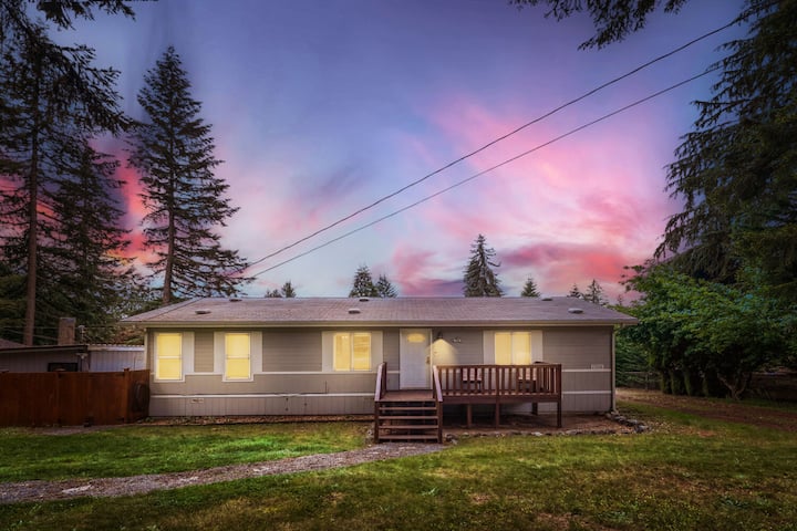 Modern Lakeside Escape W/ Sauna + Mountain Access - Monroe, WA